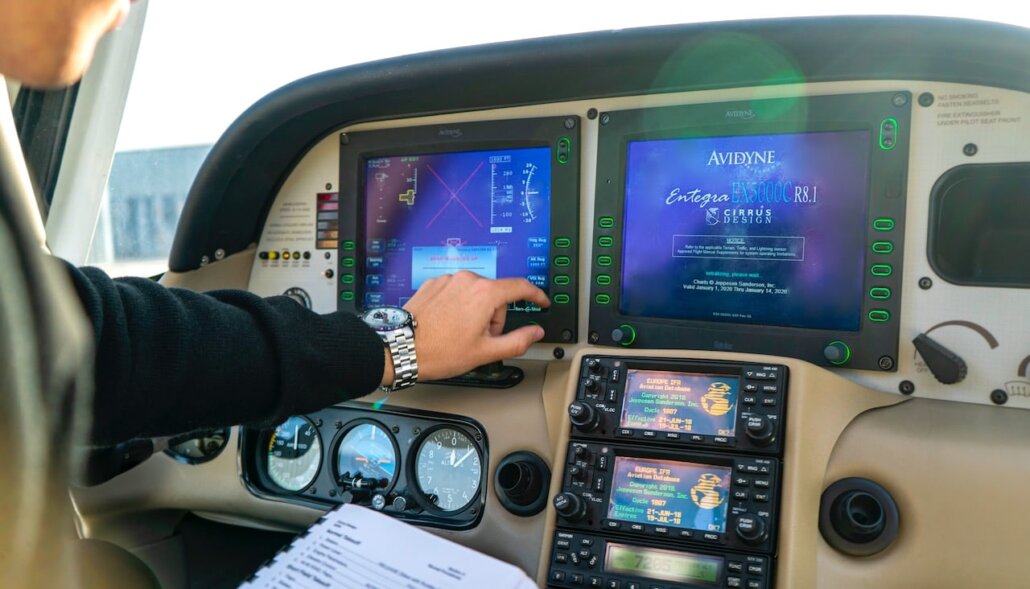 Simulador Cirrus SR20 Glass Cockpit Avidyne Entegra - One Air