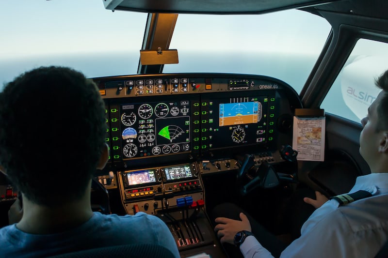 One Air Aviación E-ATO 190 | Escuela de Pilotos Autorizada AESA | EASA